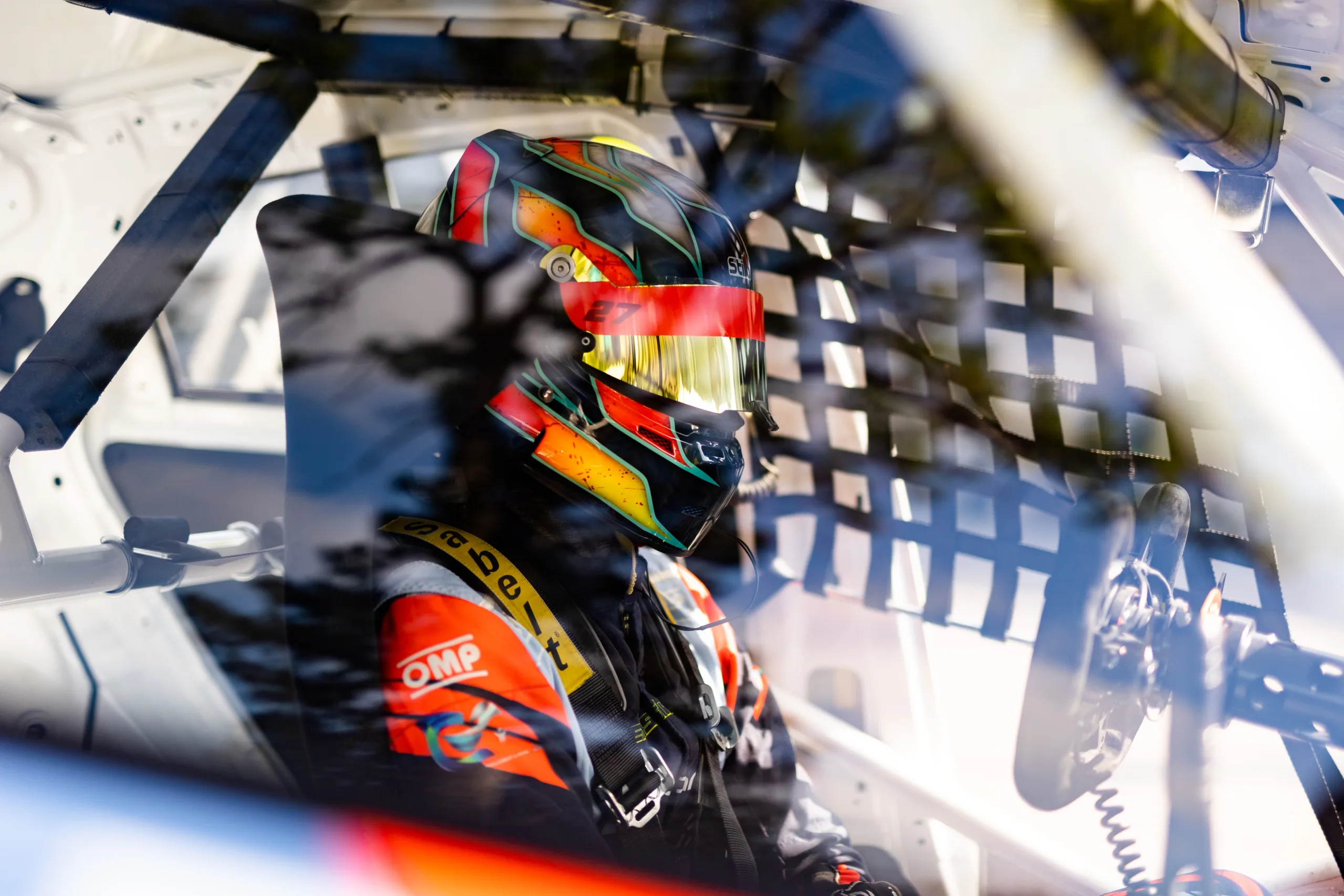 Former Ferrari F1 driver becomes Levente Losonczy's mentor - MOTAM