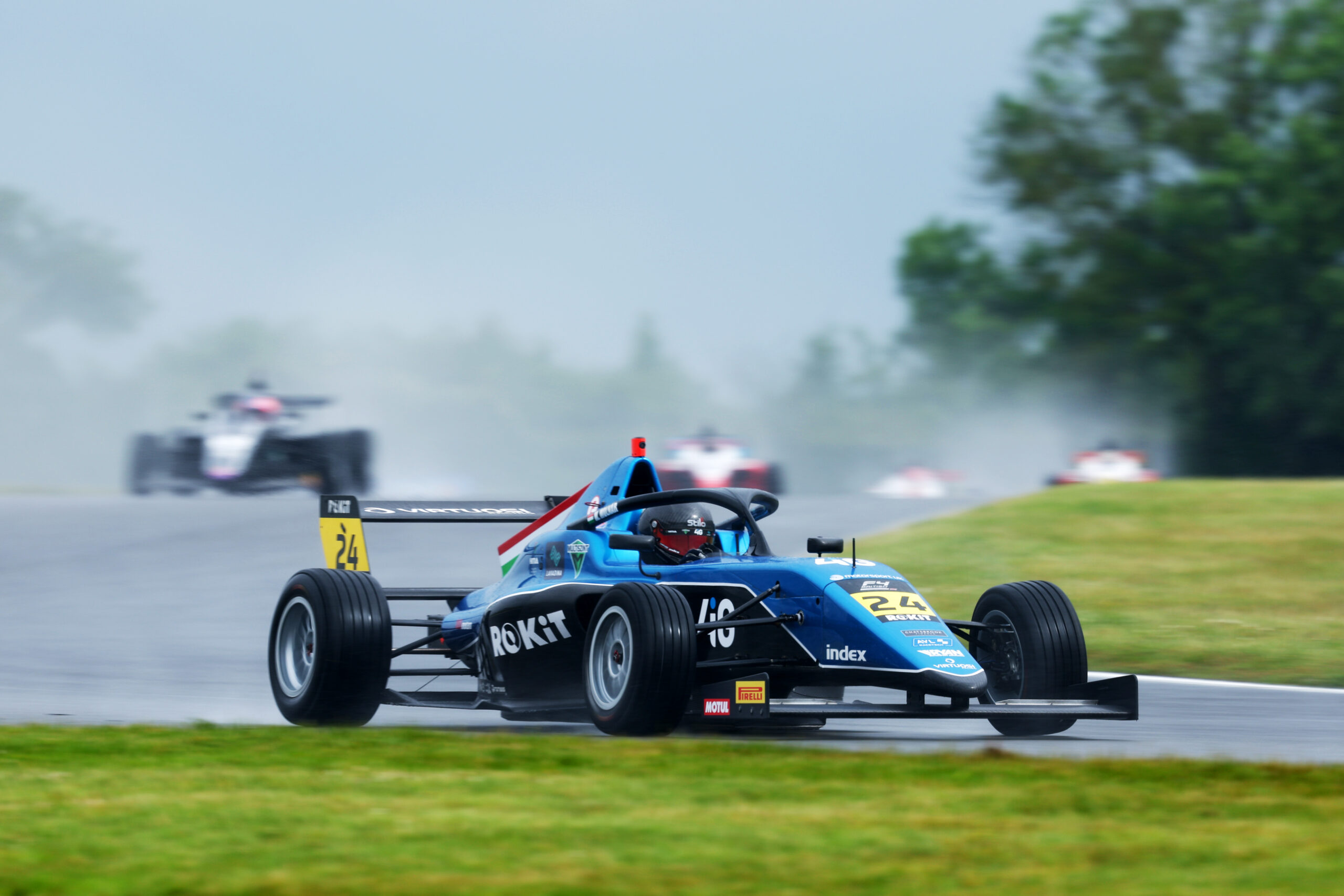 Martin Molnár tackles the UK’s fastest track in British F4 - MOTAM