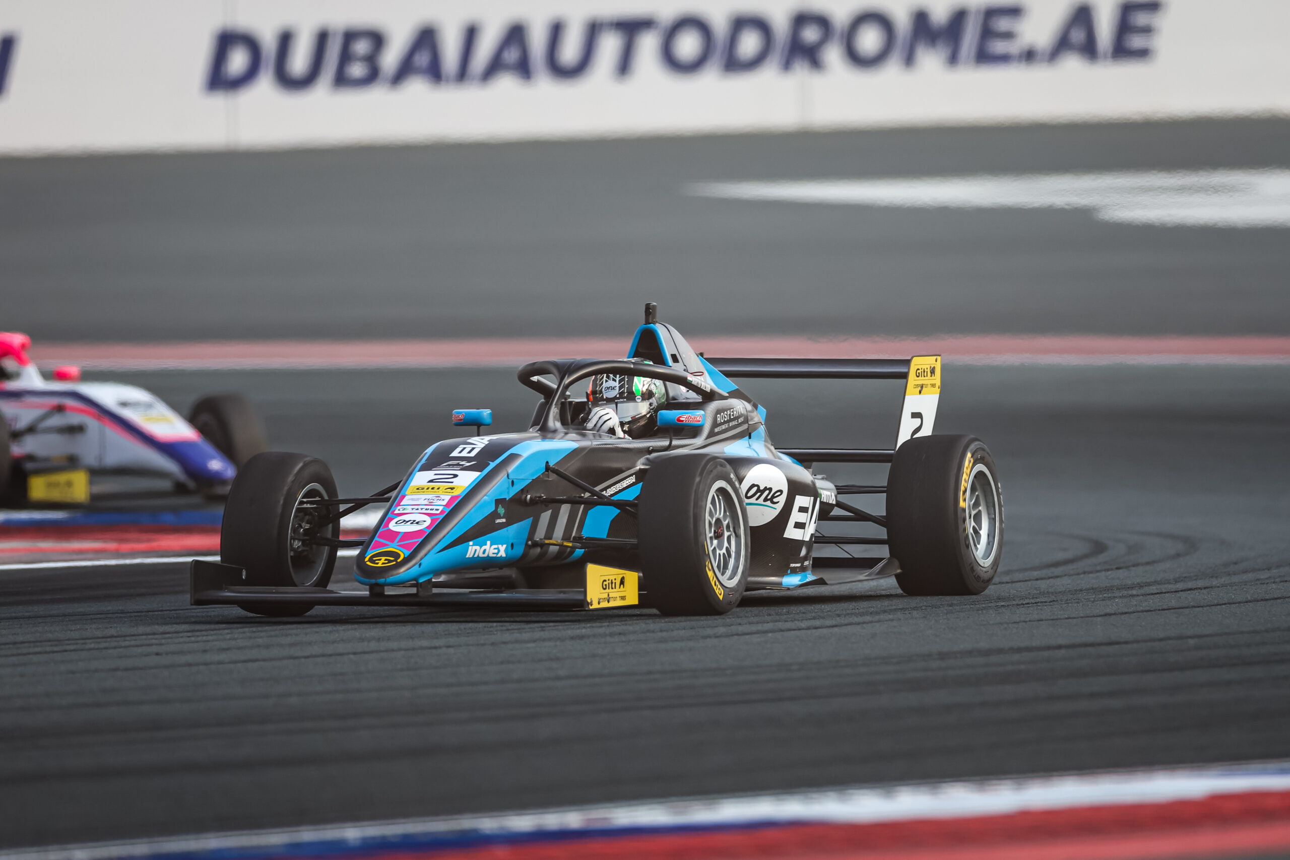 Martin Molnár overcomes an action-packed yet unlucky weekend in Dubai ...